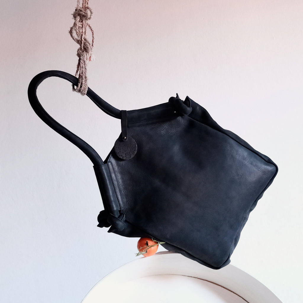 Hayat Carry All - Black Leather – Hamimi
