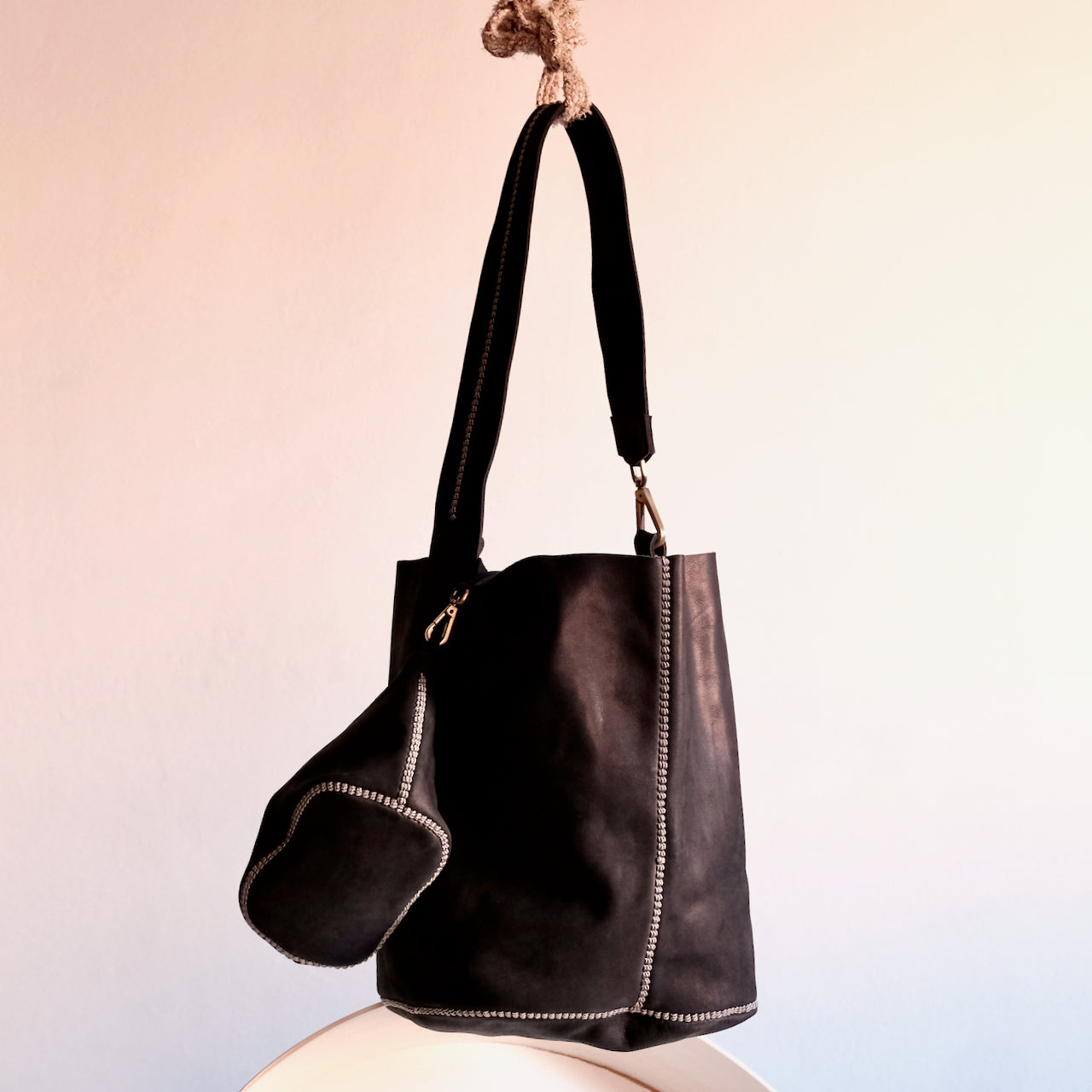 Sarma Bucket Bag - Black Leather – Hamimi